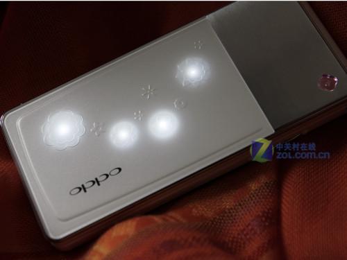 主打SNS功能 OPPO翻盖手机U525图赏(2)_手机_科技时代_新浪网