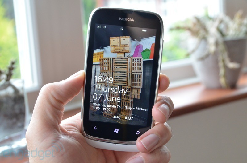 白色入门级WP7 诺基亚Lumia 610图赏_手机_科技时代_新浪网