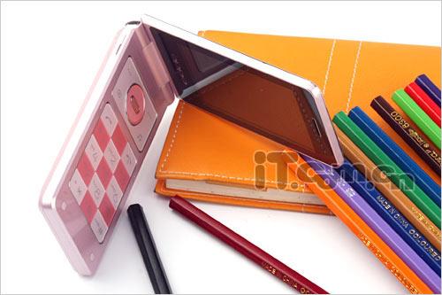 500万像素 OPPO时尚女性翻盖U529评测(2)_手机_科技时代_新浪网