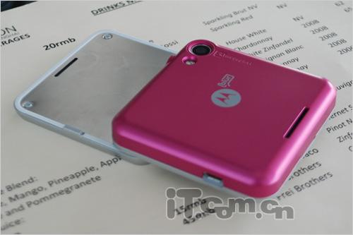 侧空翻亮相 摩托罗拉ME511精彩图赏_手机_科技时代_新浪网