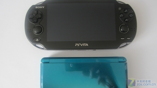 橙子做参照 索尼PSV尺寸大小对比赏析_软件学园_科技时代_新浪网
