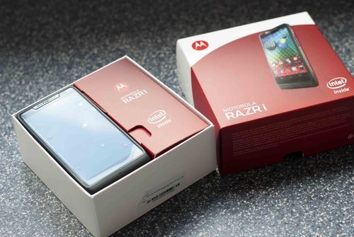 携手因特尔 摩托罗拉RAZR i详细评测_手机_科技时代_新浪网