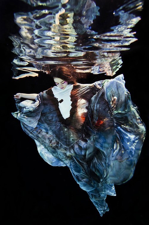 Ilse Moore的唯美水下摄影 高清图赏_数码_新浪科技_新浪网