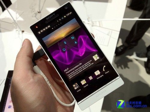 CES首发旗舰 白色索尼XPERIA S/LT26i欣赏_手机_科技时代_新浪网