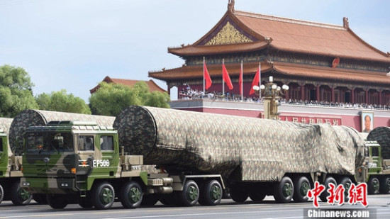 东风31A导弹方队接受检阅_新浪新闻