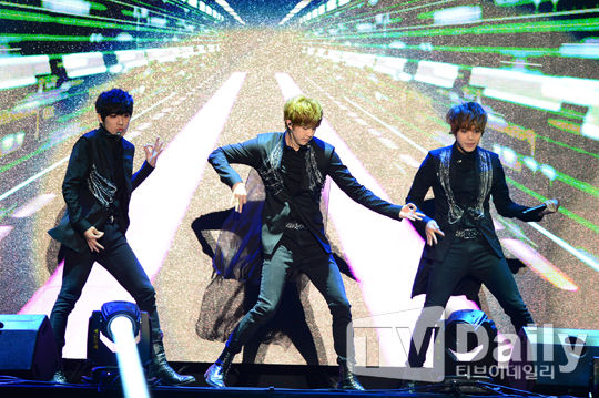韩团MBLAQ首尔开唱 精彩演出感动粉丝|MBLAQ|首尔|演唱会_新浪娱乐_新浪网