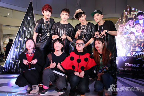 MIC男团歌迷见面会 亲自为幸运粉丝庆生|粉丝|MIC男团|见面会_新浪娱乐_新浪网