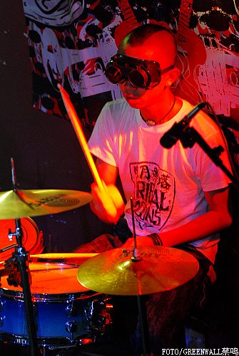 The Tribal Moons巡演成都站 六旬老翁玩摇滚_影音娱乐_新浪网