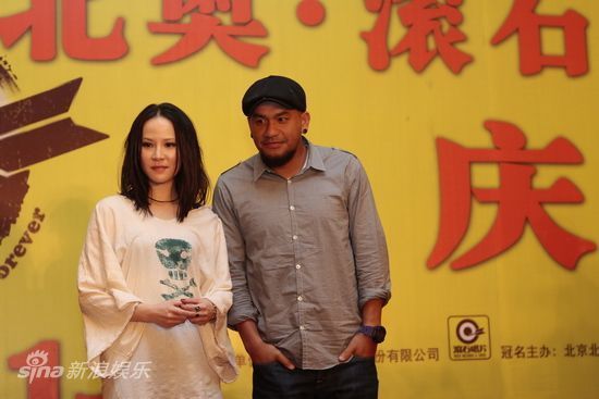 图文：滚石30鸟巢演唱会庆功会-杨乃文与张震岳_影音娱乐_新浪网